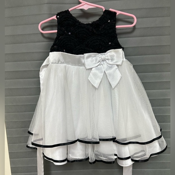 Rare Editions | Dresses | Rare Edition Black And White Sequence Dress ...